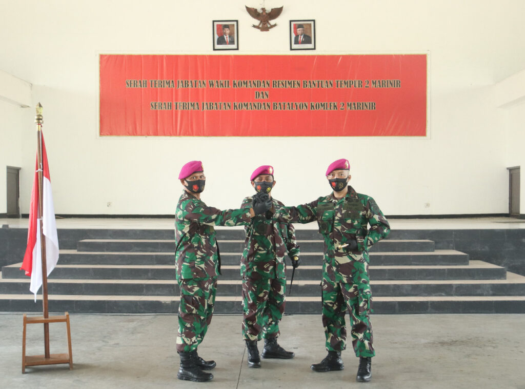 Mayor Marinir Ade Lesmono Resmi Jabat Komandan Batalyon Komunikasi dan ...
