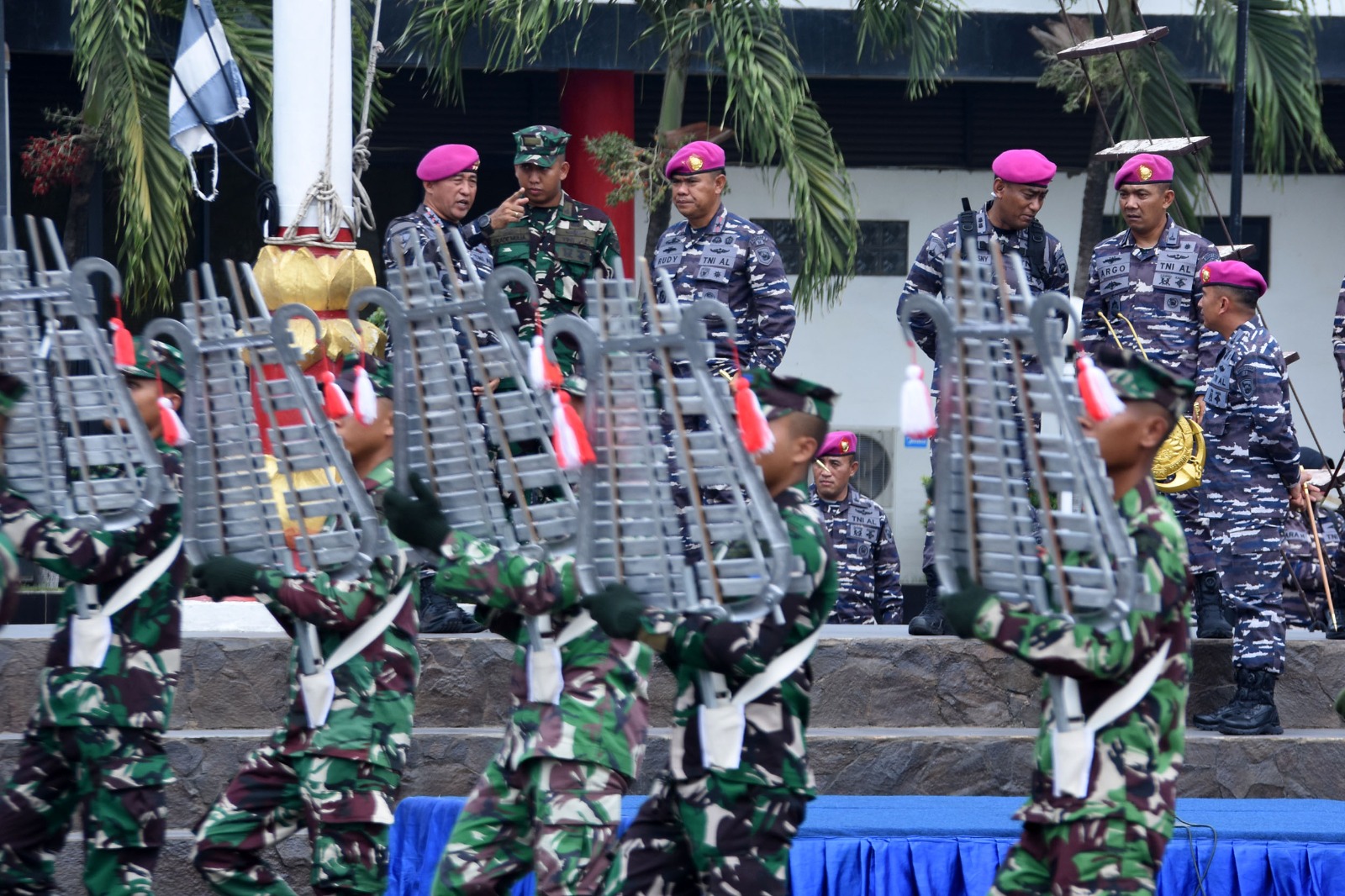 Komandan Korps Marinir Kunjungi Sarang Petarung Brigif 2 Marinir ...