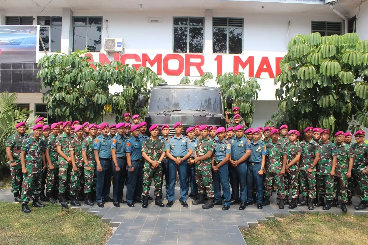 Upacara Kenaikan Pangkat Prajurit Batalyon Angmor 1 Marinir – Pelopor ...