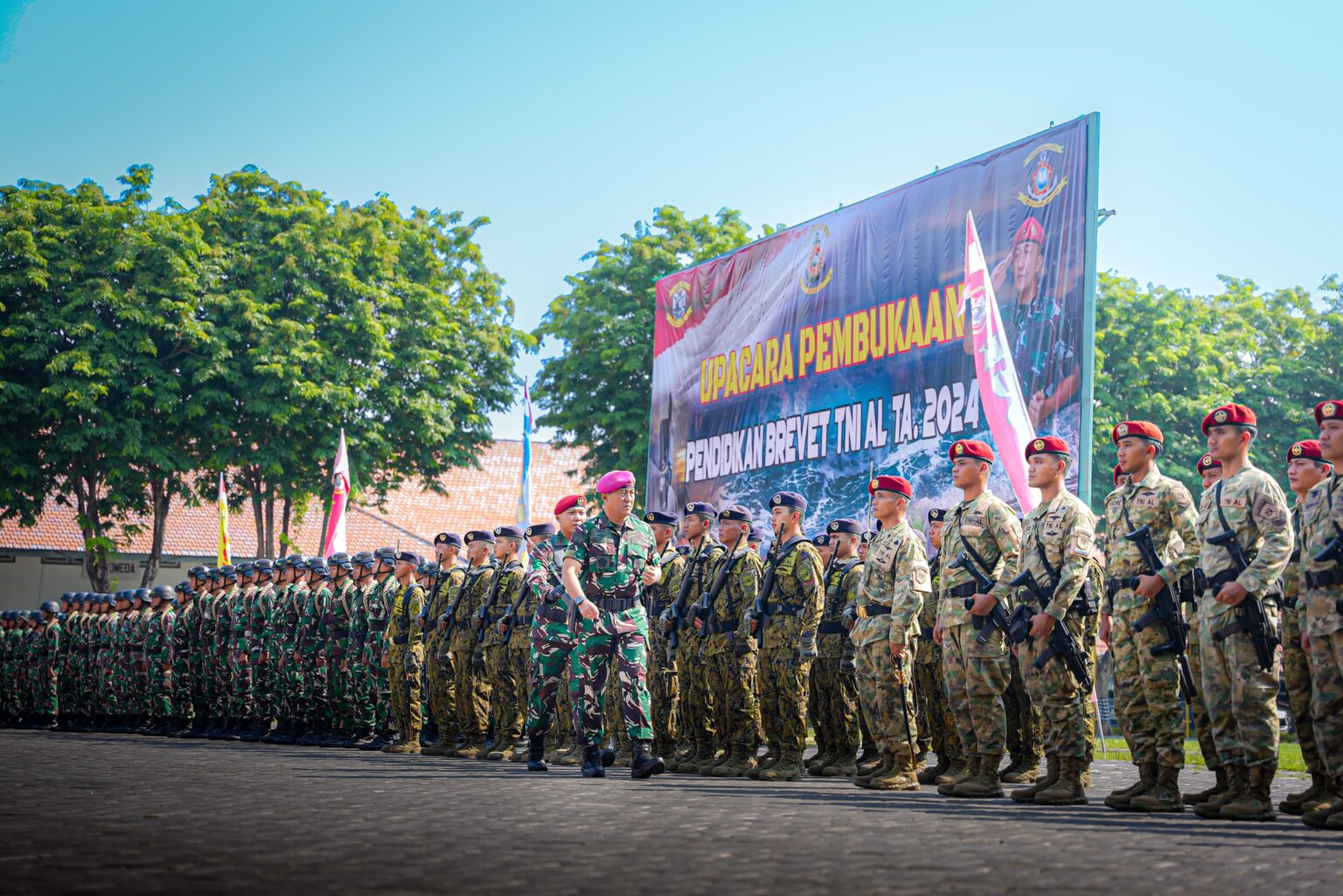 Cetak Prajurit Tangguh Hadapi Tantangan Di Laut, Brevet TNI AL Resmi ...