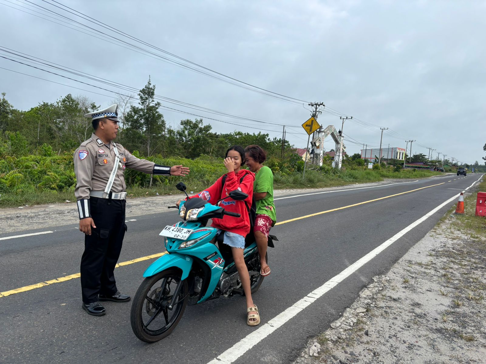 Agar Masyarakat Tertib, Dalam Berlalu Lintas, Satlantas Polres Pulang Pisau Berikan Pembinaan ...
