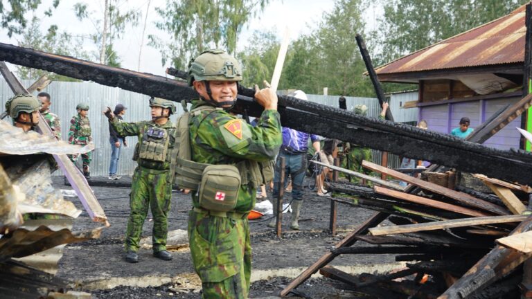 TNI-Polri dan Warga Bersatu Bangkitkan Harapan Pasca Kebakaran YAPIS ...